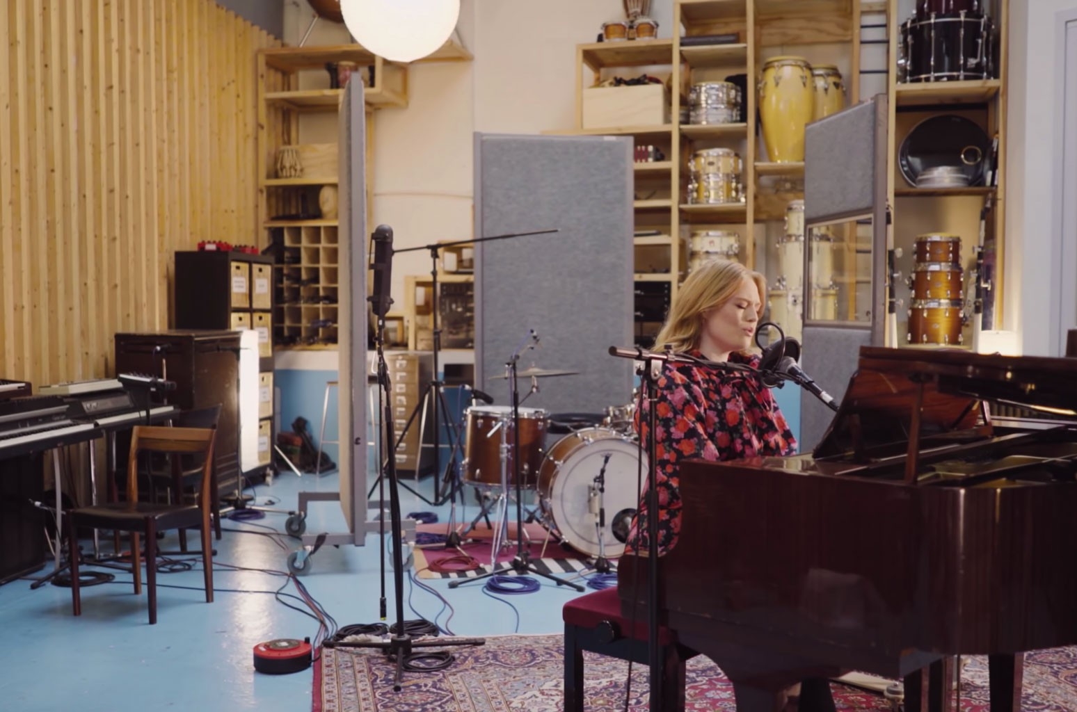 Freya Ridings Bares Her Soul For Stirring Cover of Olivia Rodrigos ...