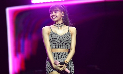 Blackpink’s Lisa Lends Her Legs to the Latest Quarantine Meme: ‘Did It ...