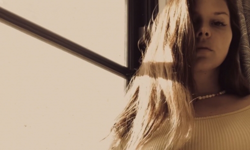 Lana Del Rey Announces New Blue Banisters Release Date, Stuns in Sun ...