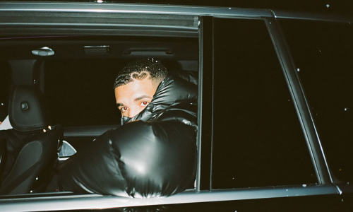 Drake Was Filmed Scrolling on His Phone at a Raptors Game & Inspires ...